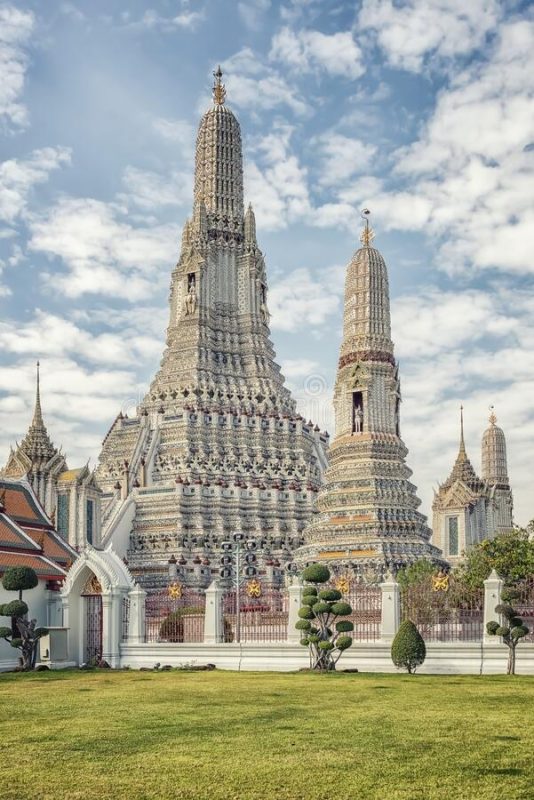 Khám phá vẻ đẹp của Chùa Wat Arun Bangkok | HG Aviation